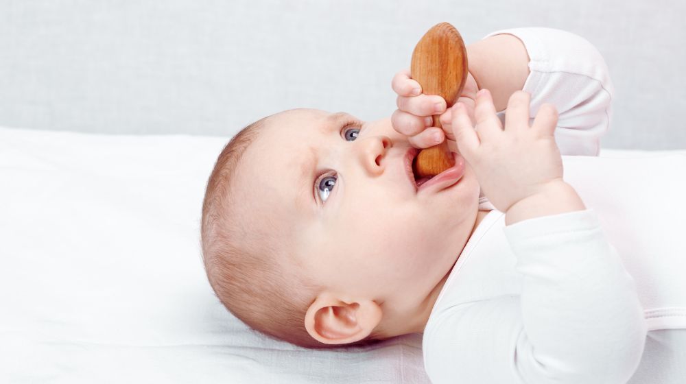 Baby Mouthing: The Importance Of Letting Your Baby Explore – innobaby